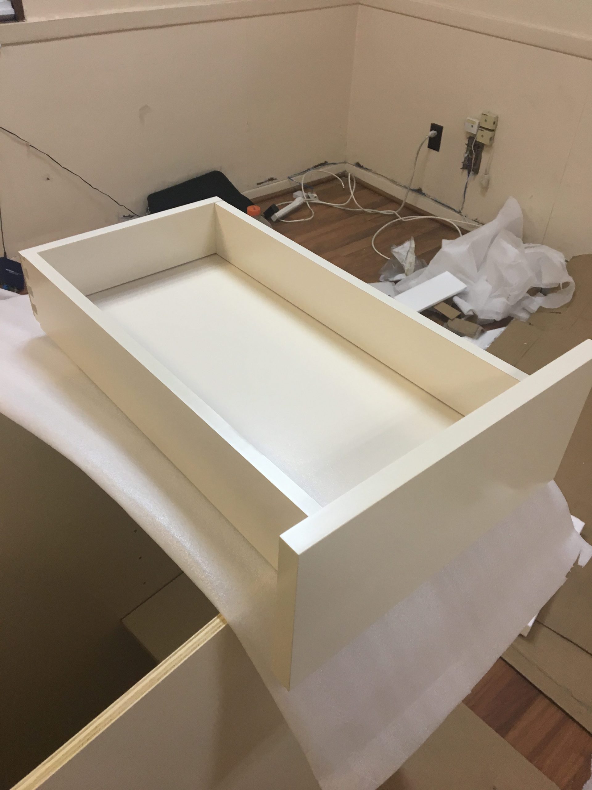 Vanilla Shaker (RTA Cabinet Store): Unique steppe-design on cabinet ...